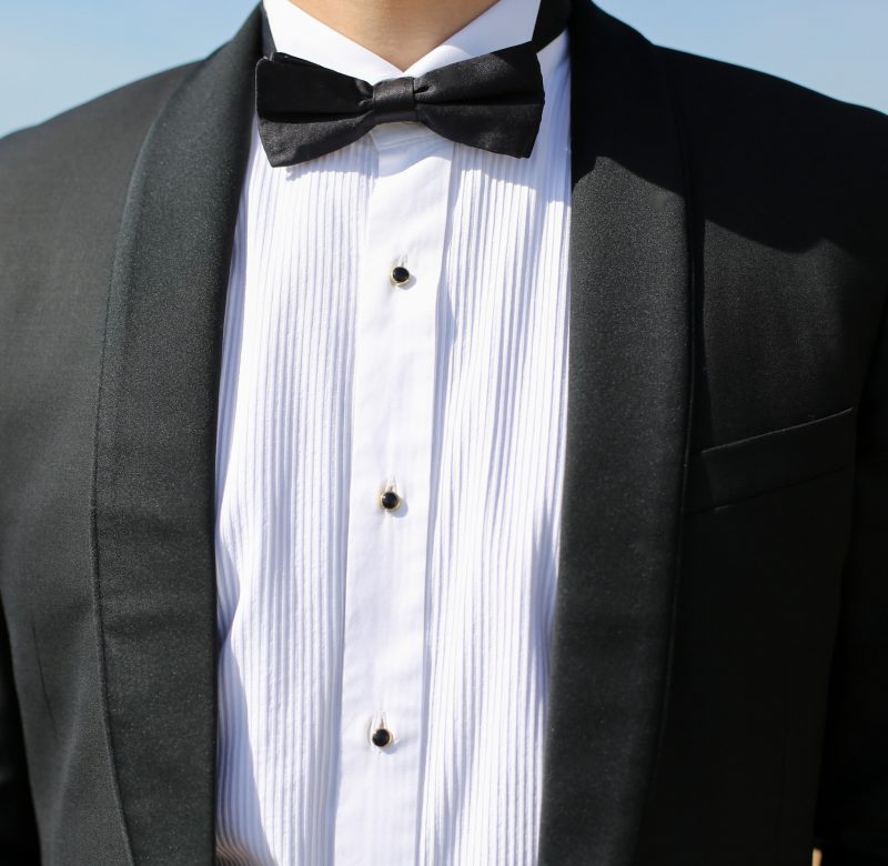 Comment choisir et porter un costume smoking pour homme