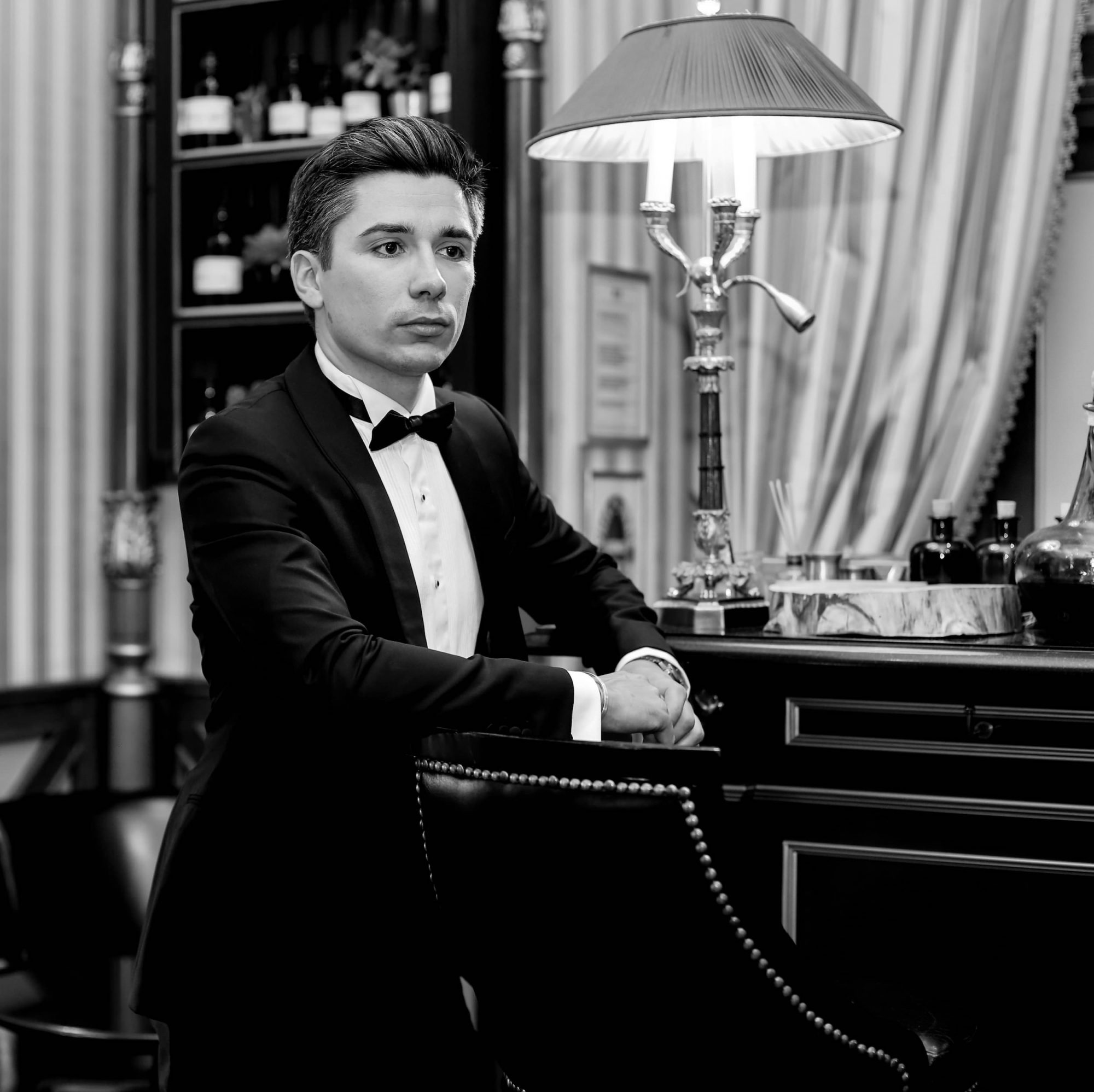 Comment choisir et porter un costume smoking pour homme