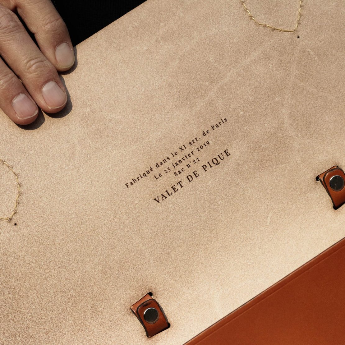 Valet de Pique : un sac en cuir robuste fabriqué à Paris